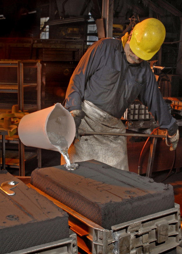 Pouring Aluminum | Phoenix Casting and Machining
